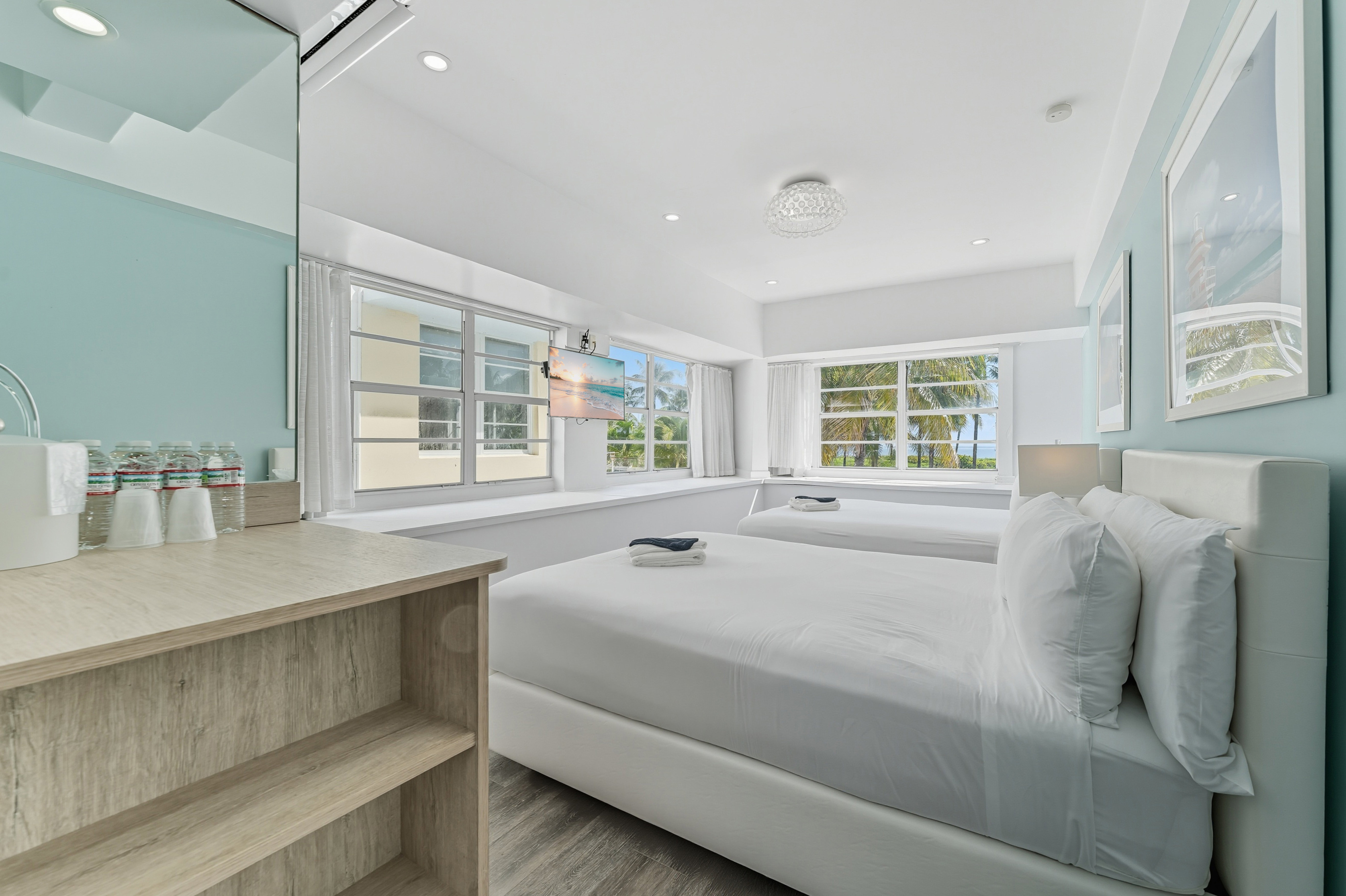 Miami Beach Oceanfront Rooms - The Penguin Hotel